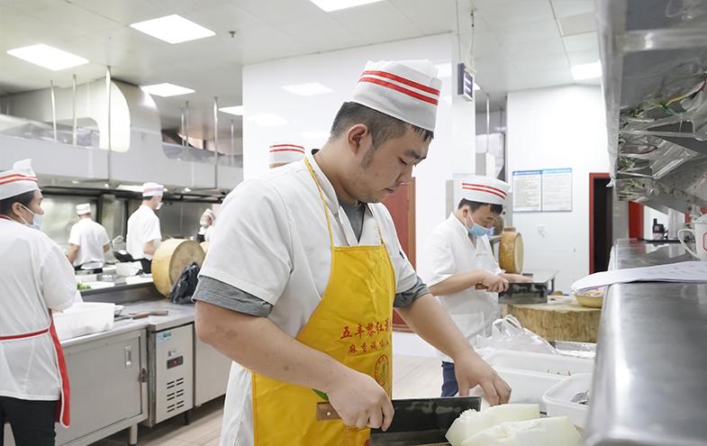 学烹饪的专科学校图标