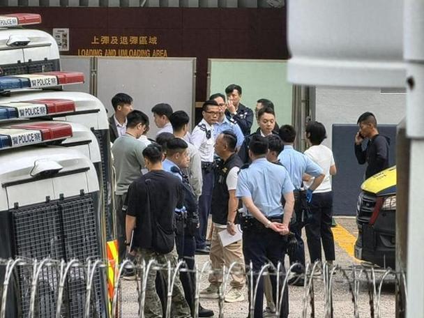 女警中枪吐血视频图标
