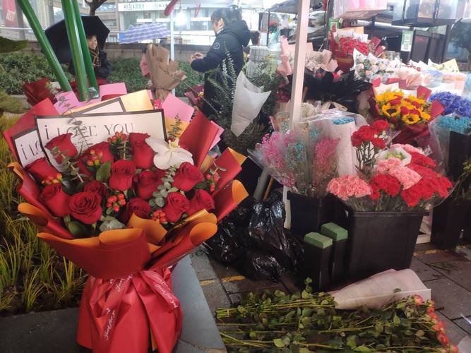 春秀路百货店顾客送花截图