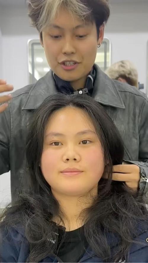 女孩子给男孩子头发是什么意思图标