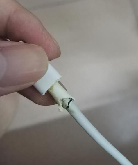 手机充电线开裂还能用吗图标
