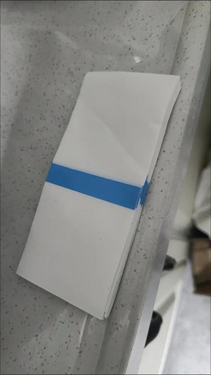 不干胶贴纸贴衣服上撕不干净图标