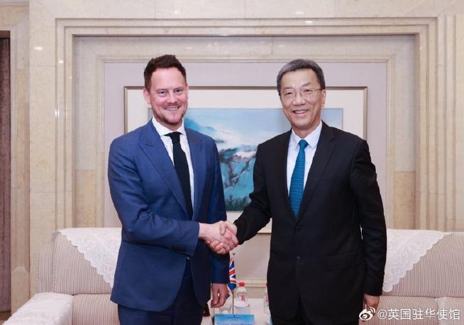 英国政务官