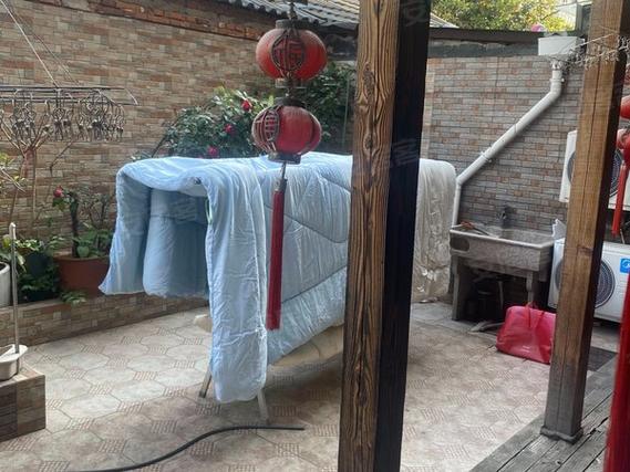彩香带院子的老房子图标