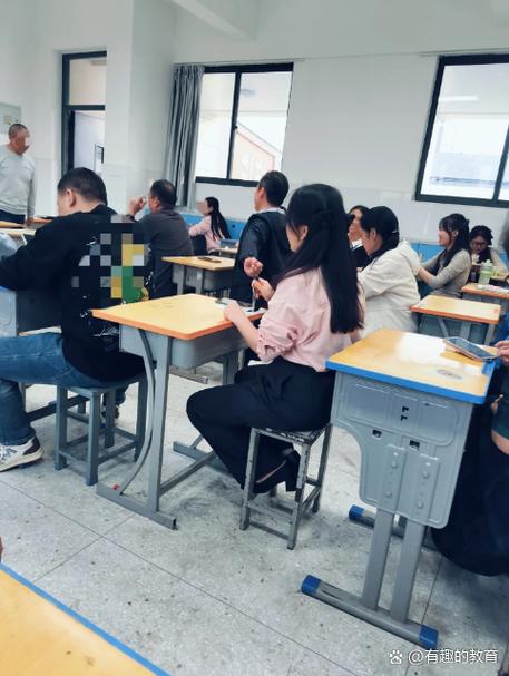 铃声停,教室静图标