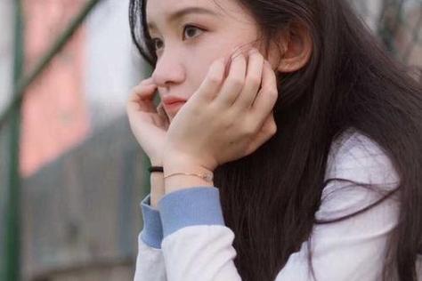 长得漂亮却自卑的女生截图