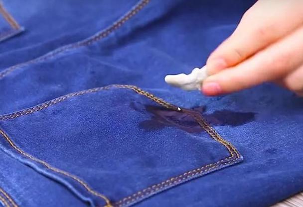 衣服上的泡沫胶怎样去除干净图标