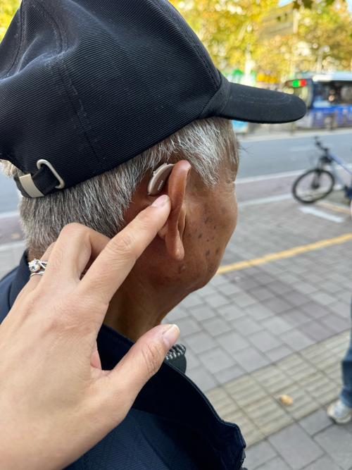 老人机接听电话声音太小是怎么回事