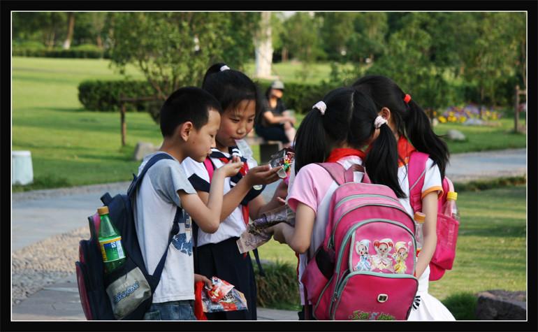 放学后我和同学一起回家图标