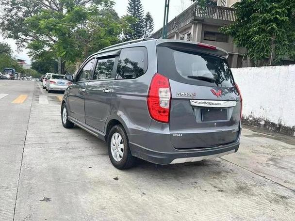 个人急转让五菱宏光s二手车