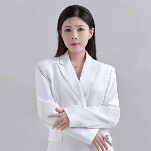 陌陌宣传广告的女人图标