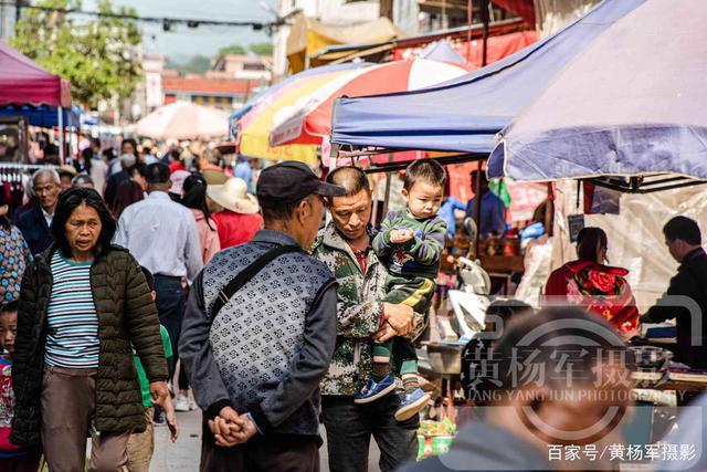 关于集市上人多的句子截图