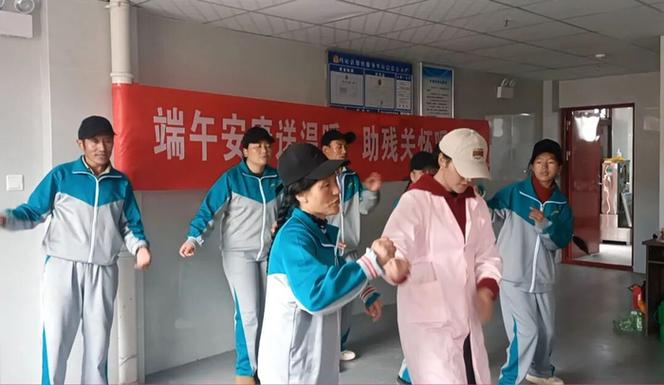 我给残疾大佬送温暖[快穿]图标