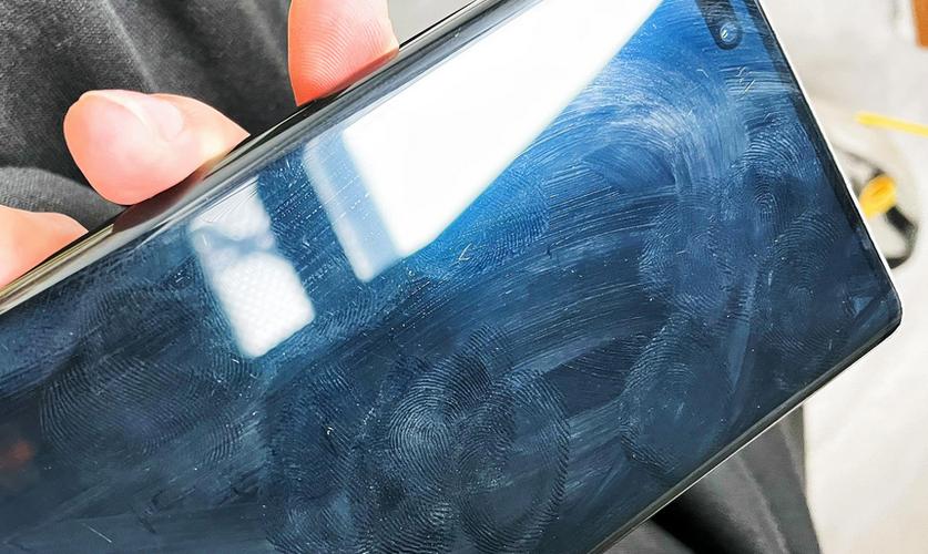 手机壳内部凸起的伤手机吗缩略图