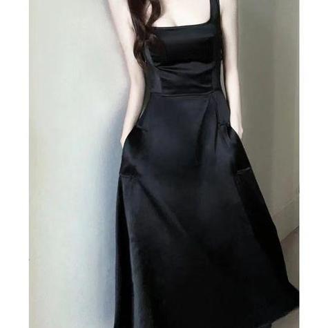 当伴娘能穿黑色衣服吗图标