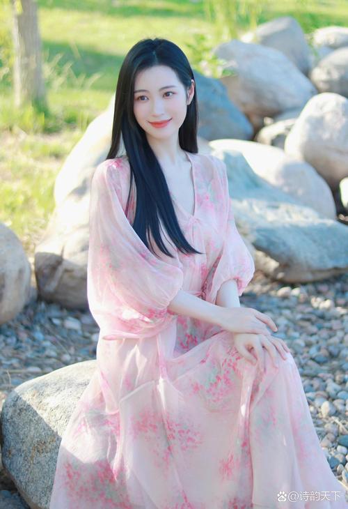 能和美女聊天的游戏图标