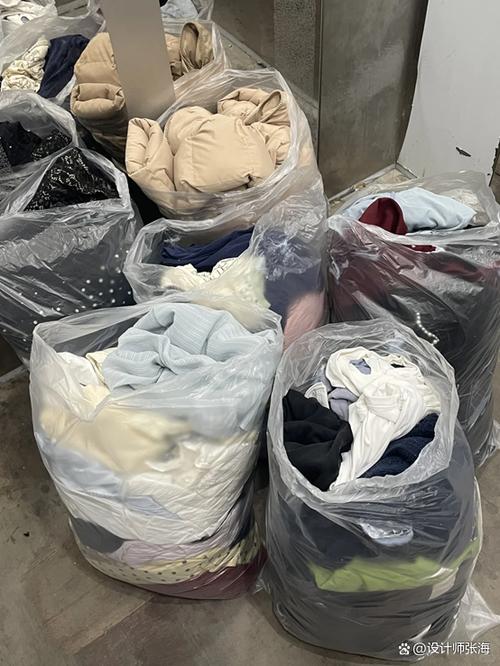 衣服穿旧了怎么扔掉好图标