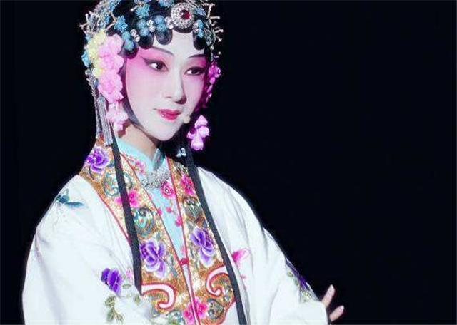 民国男旦穿旗袍截图