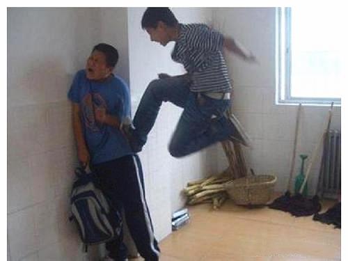 两人打一人截图