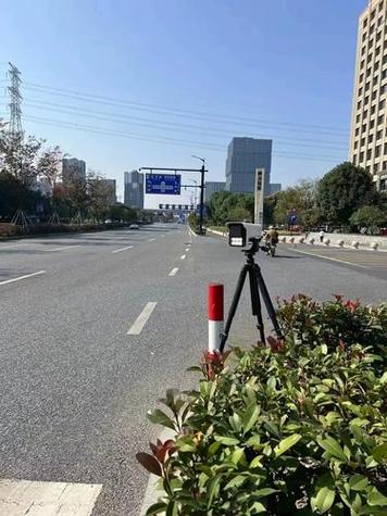 测速摄像头不闪光能拍到吗图标