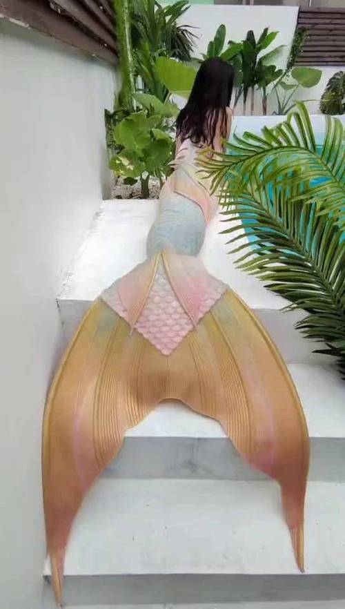 乳胶人鱼衣束手束脚截图
