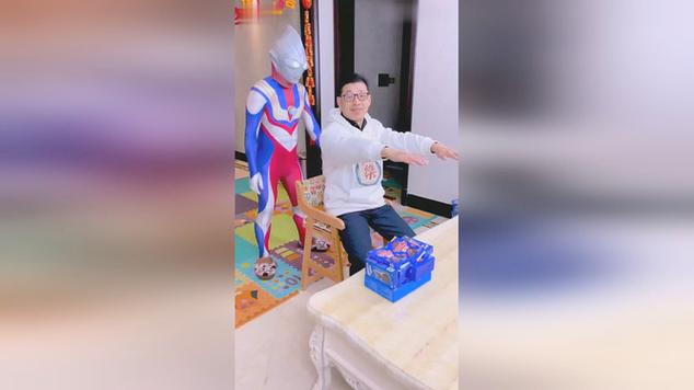 挠痒痒女生脚心痒痒图标