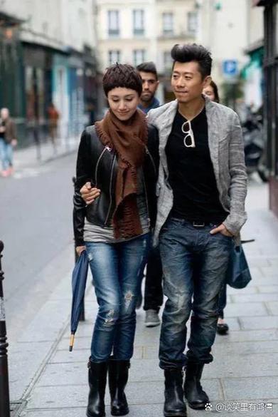 一个男人留意一个女人的穿衣截图