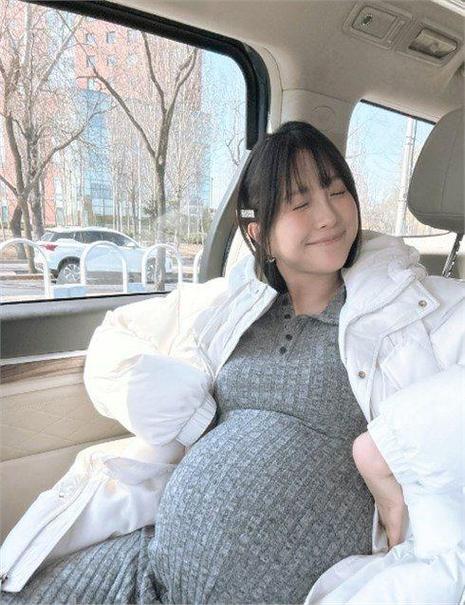 孕妇肚子变大过程图片图标