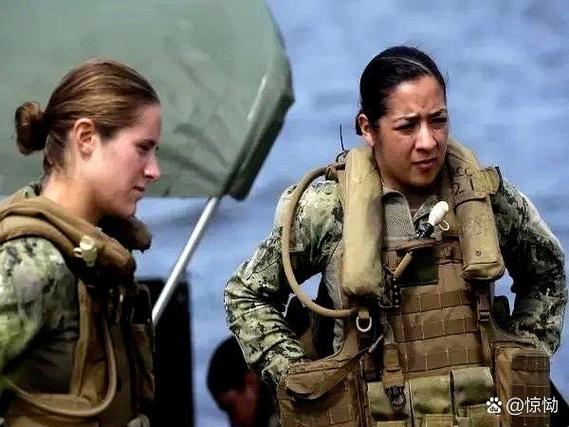美国女兵从怀孕到生孩子图标