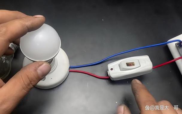 关了灯灯泡还微亮图标