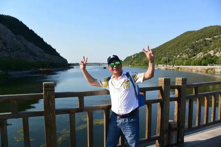 手机视频剪掉中间部分图标