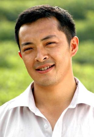 伏大龙今年多少岁了图标