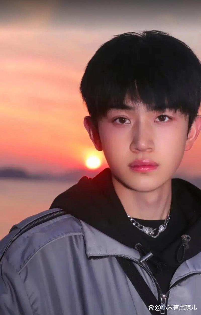 烟八夕小男孩原版高清图标