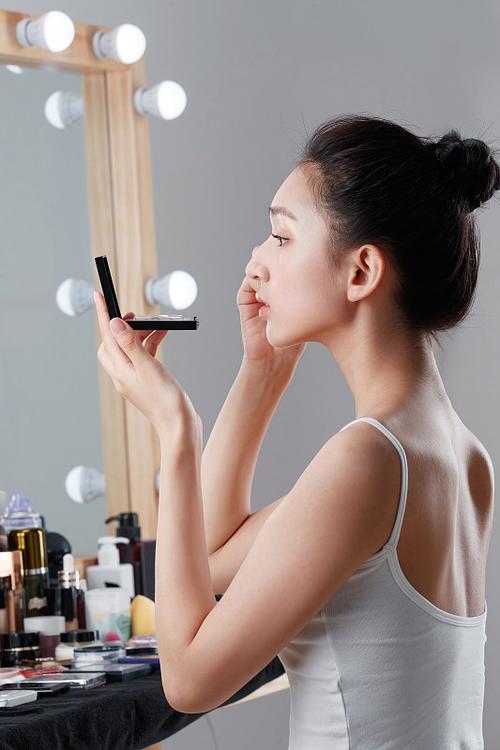 女人化妆的真正意义图标