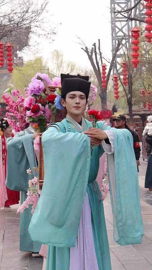 谁家翩翩少年郎图标