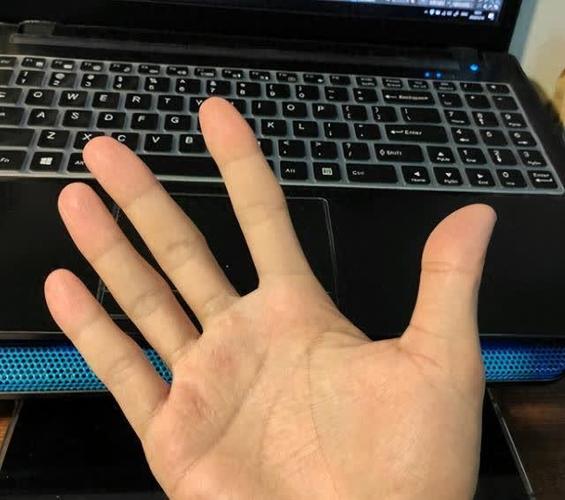 自己打自己手心