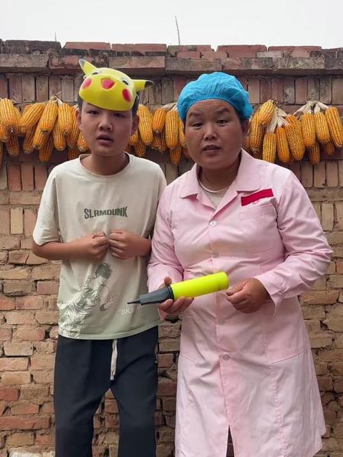 小男孩骗女孩打针游戏图标