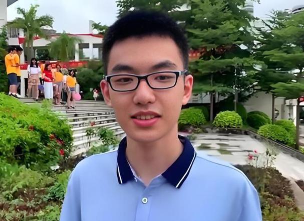 重回高考前我提前夺舍了高考状元图标
