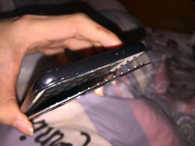 手机屏幕进胶水有阴影图标