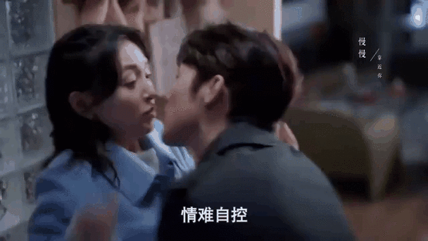 接吻时男生呼吸沉重图标