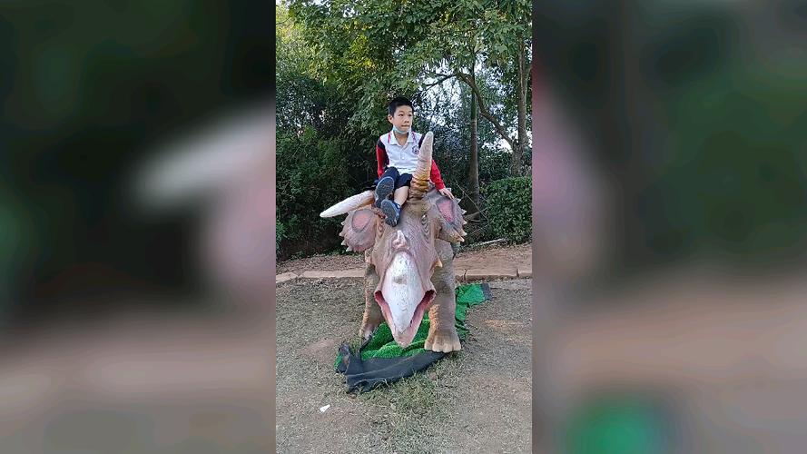 有没有人玩恐龙有钱的游戏截图
