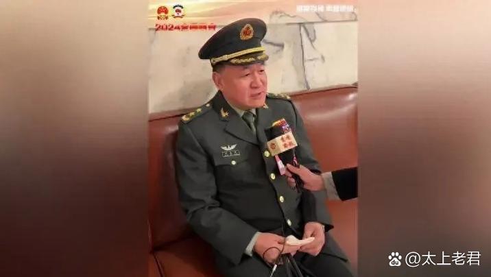 2015年阅兵喊开始的是那个中将图标