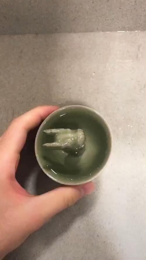 装不满的杯子图标