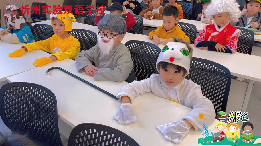女教师教室打耳光视频图标