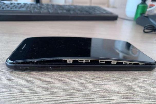 手机后板盖翘起来了图标