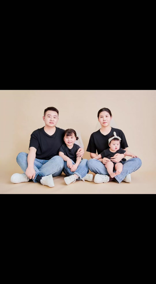 蜡笔小新一家真人照截图