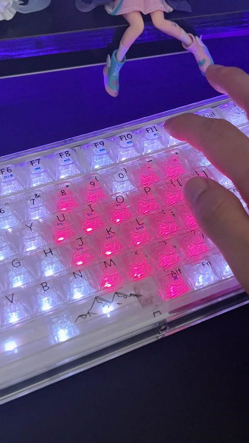 键盘发光效果怎么调