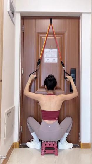 女生高位下拉练背动作图标