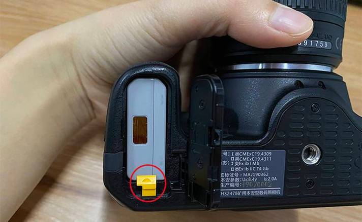 单反相机不用电池要拿出来吗图标