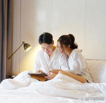 女生愿意和你一起睡但是不让你碰图标